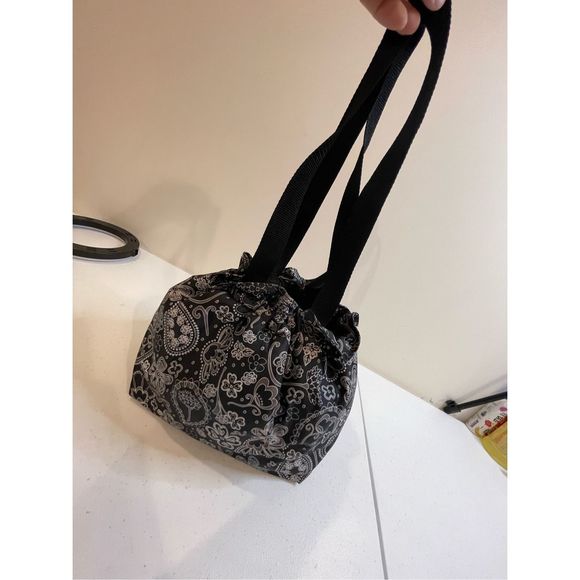 thirty-one | Kitchen | Thirty One Lunch Bag Black White Floral | Poshmark